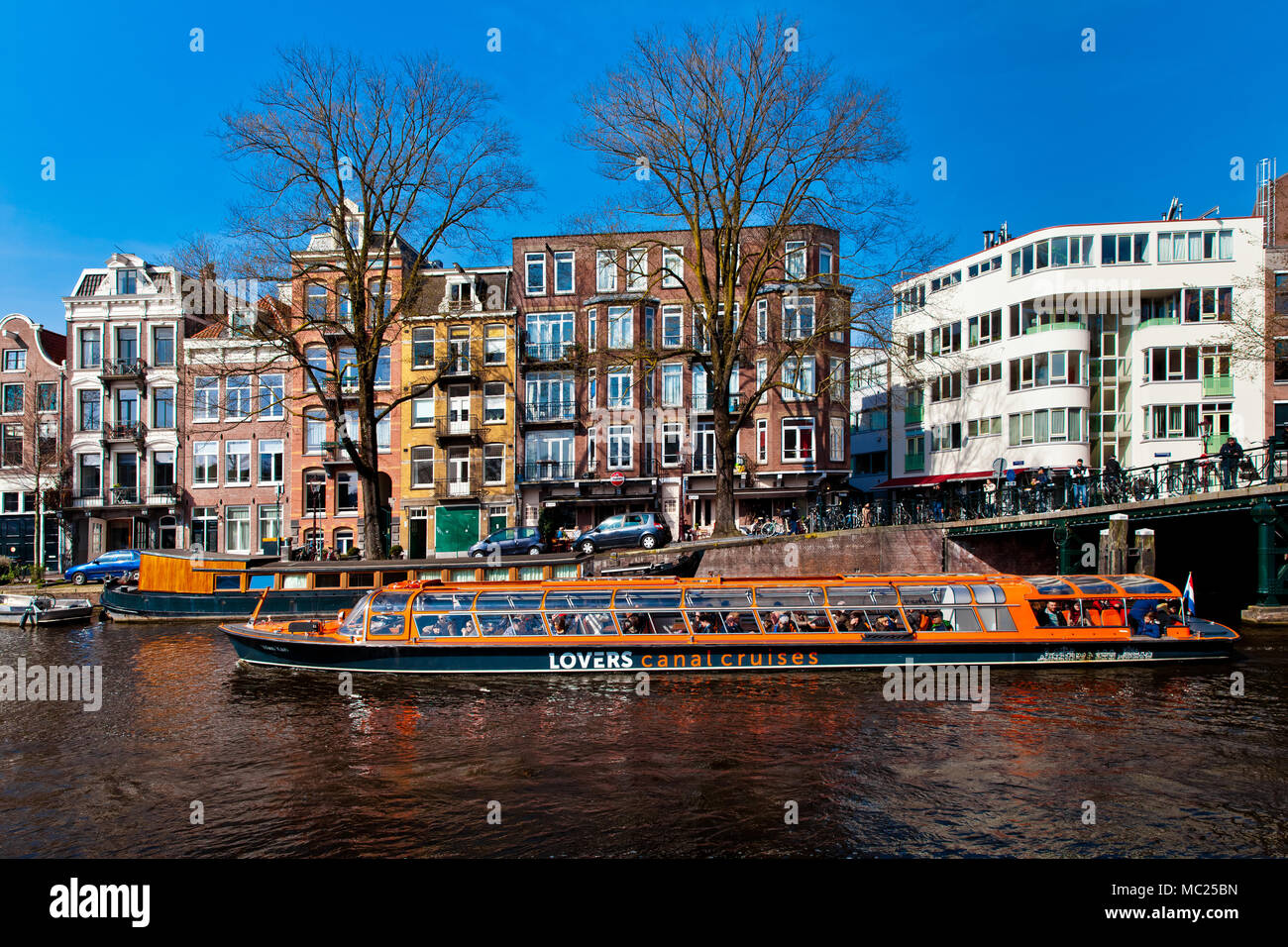 Amsterdam canal boat hi-res stock photography and images - Alamy