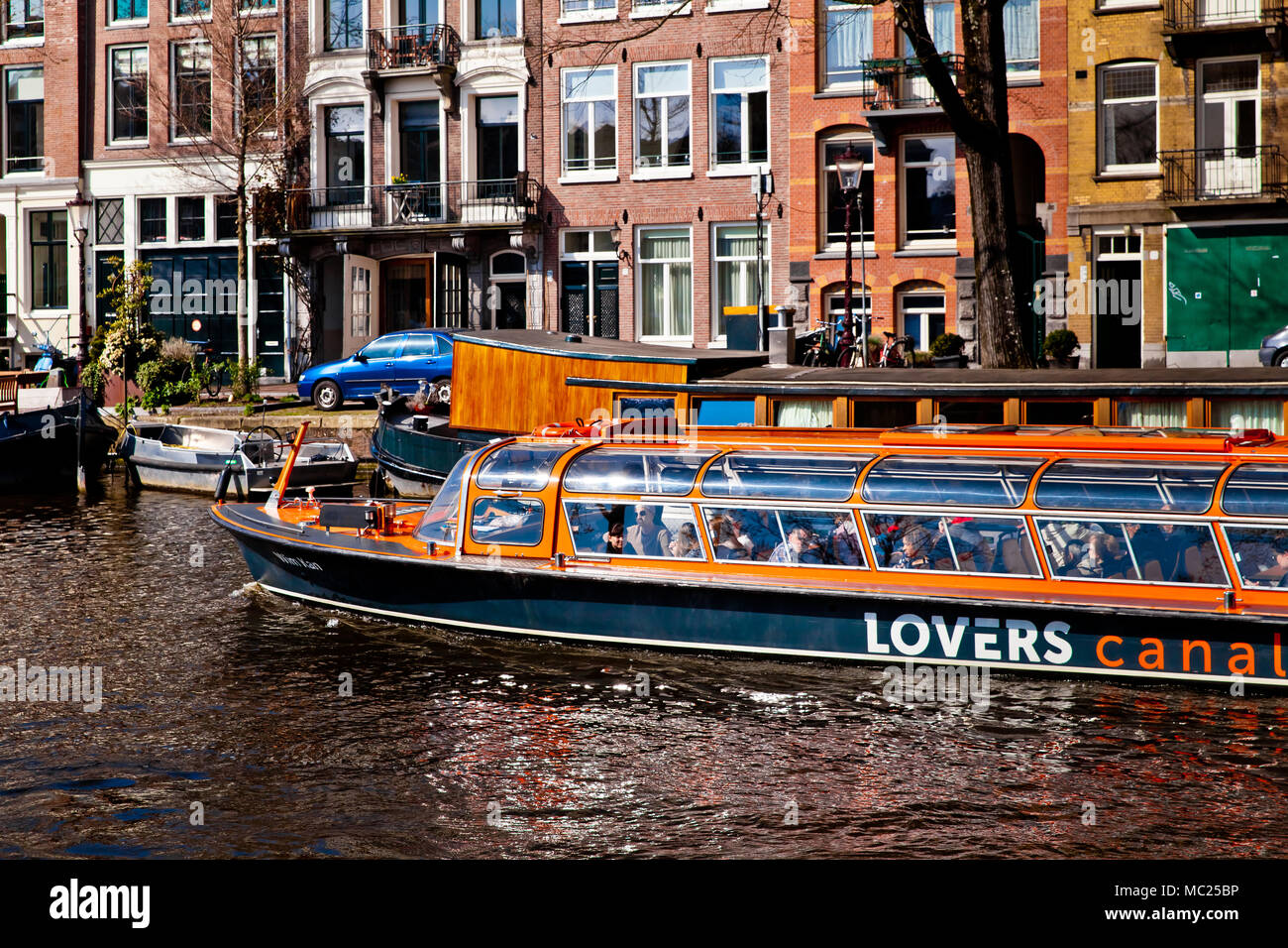Amsterdam canal boat hi-res stock photography and images - Alamy