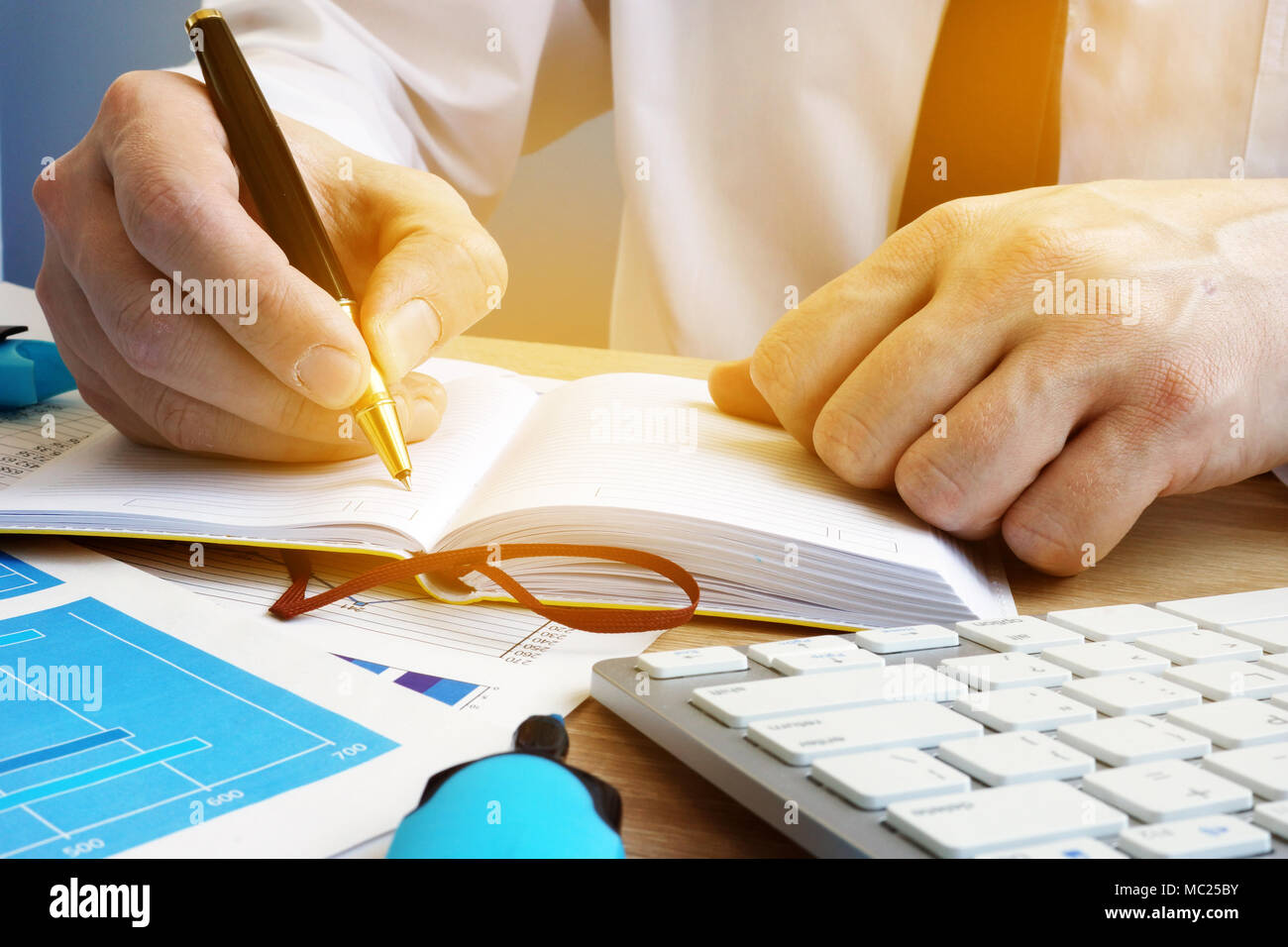 Content writing hi-res stock photography and images - Alamy