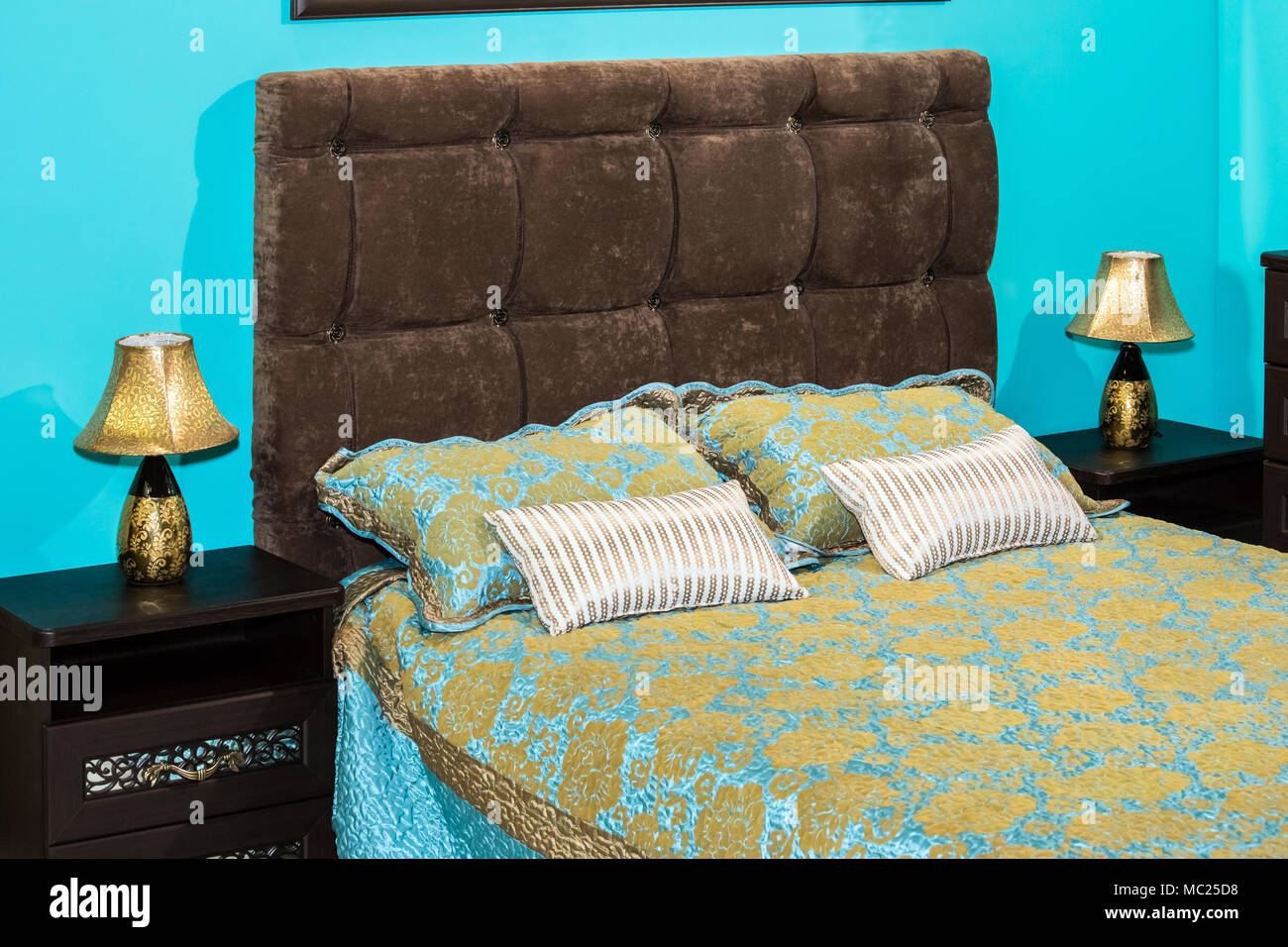 Bed sleep retro hi-res stock photography and images - Alamy