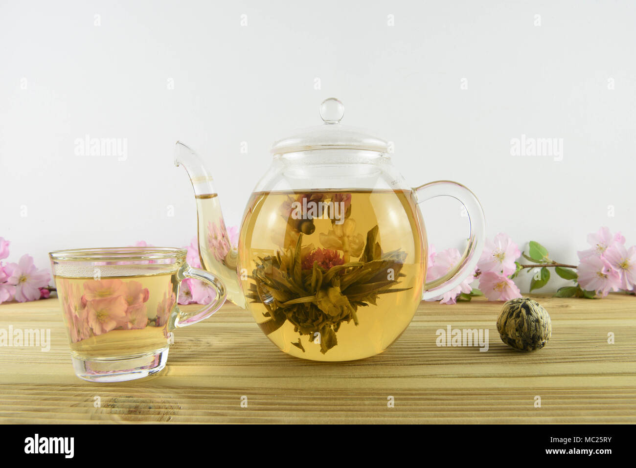 Pink teapot hi-res stock photography and images - Alamy