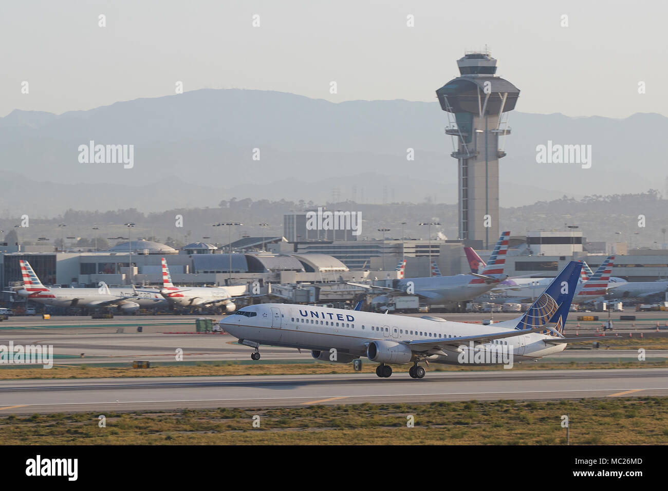 Boeing 737 passenger jet hi-res stock photography and images - Alamy