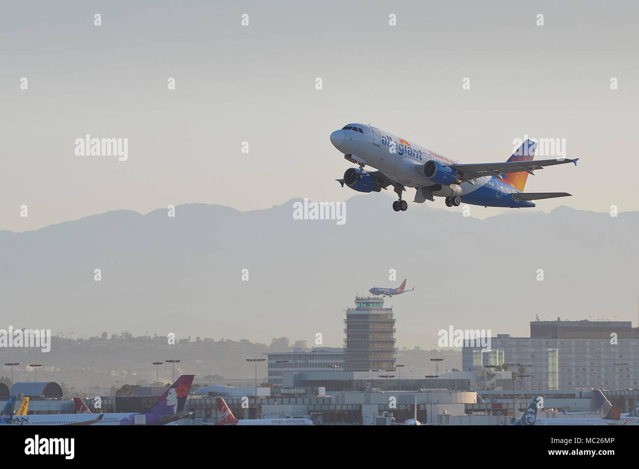 Busy airspace hi-res stock photography and images - Alamy