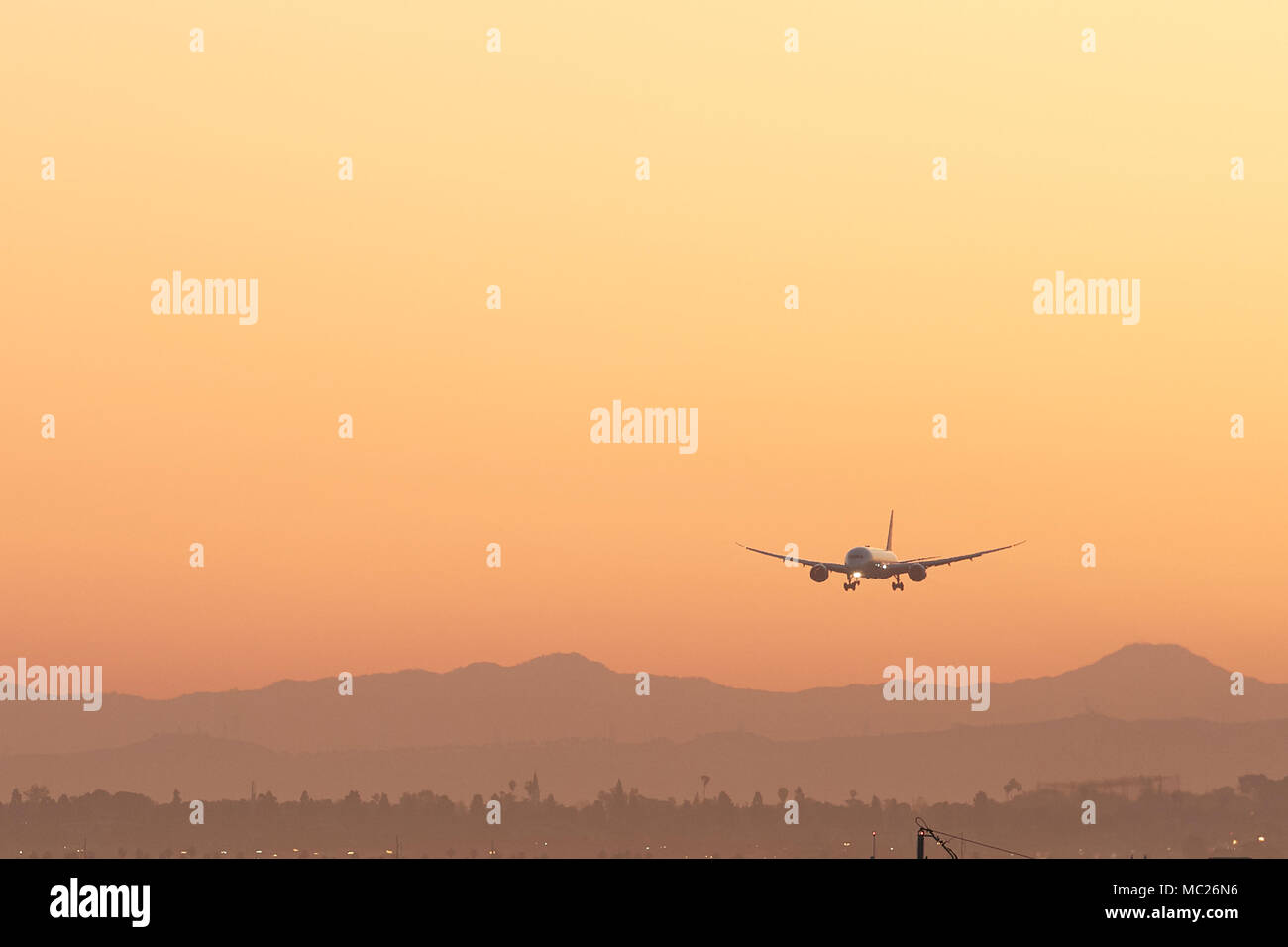 Boeing 787 Dreamliner On Final Approach To Los Angeles International ...