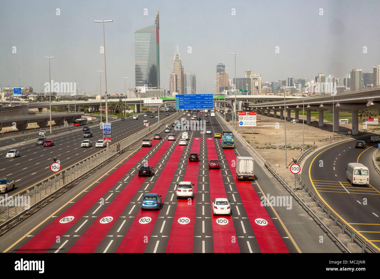 Autoroute moderne hi-res stock photography and images - Alamy