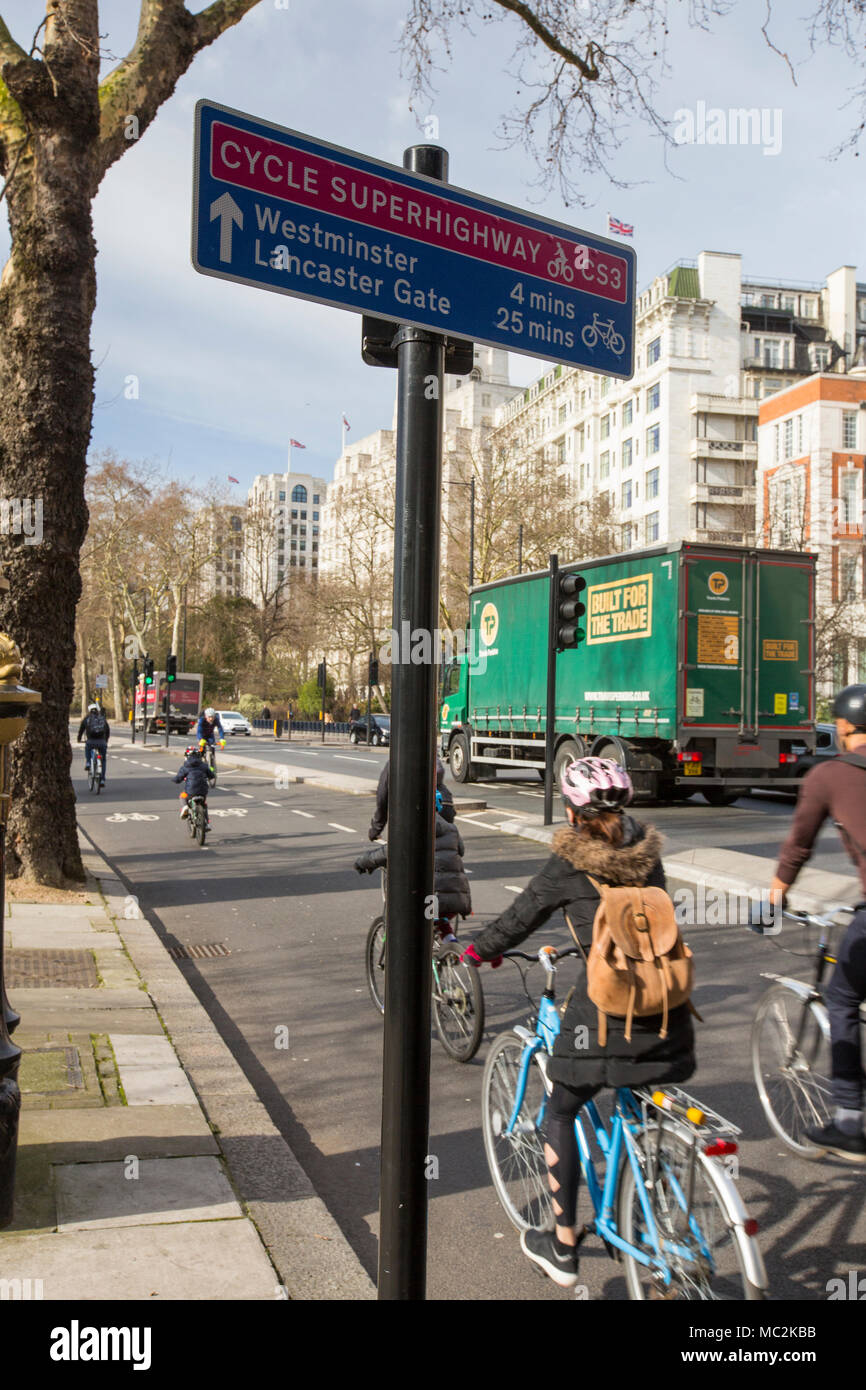 Cyclists on the CS3, cycle supper highway on the Thames Embankment ...