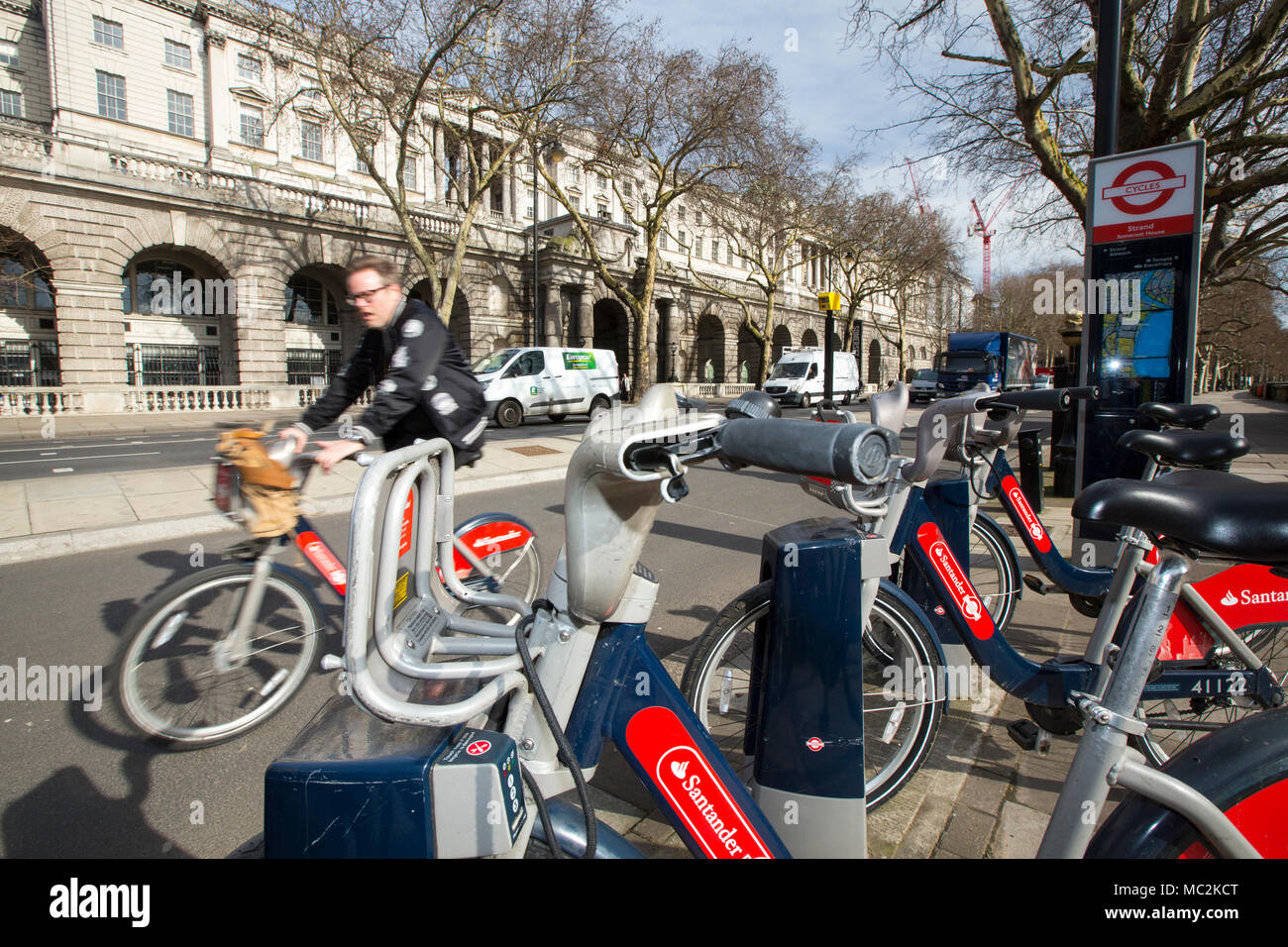 Cyclists on the CS3, cycle supper highway on the Thames Embankment ...