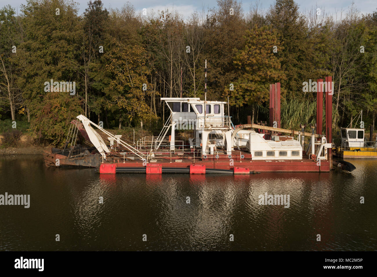 Dredge boat hi-res stock photography and images - Alamy
