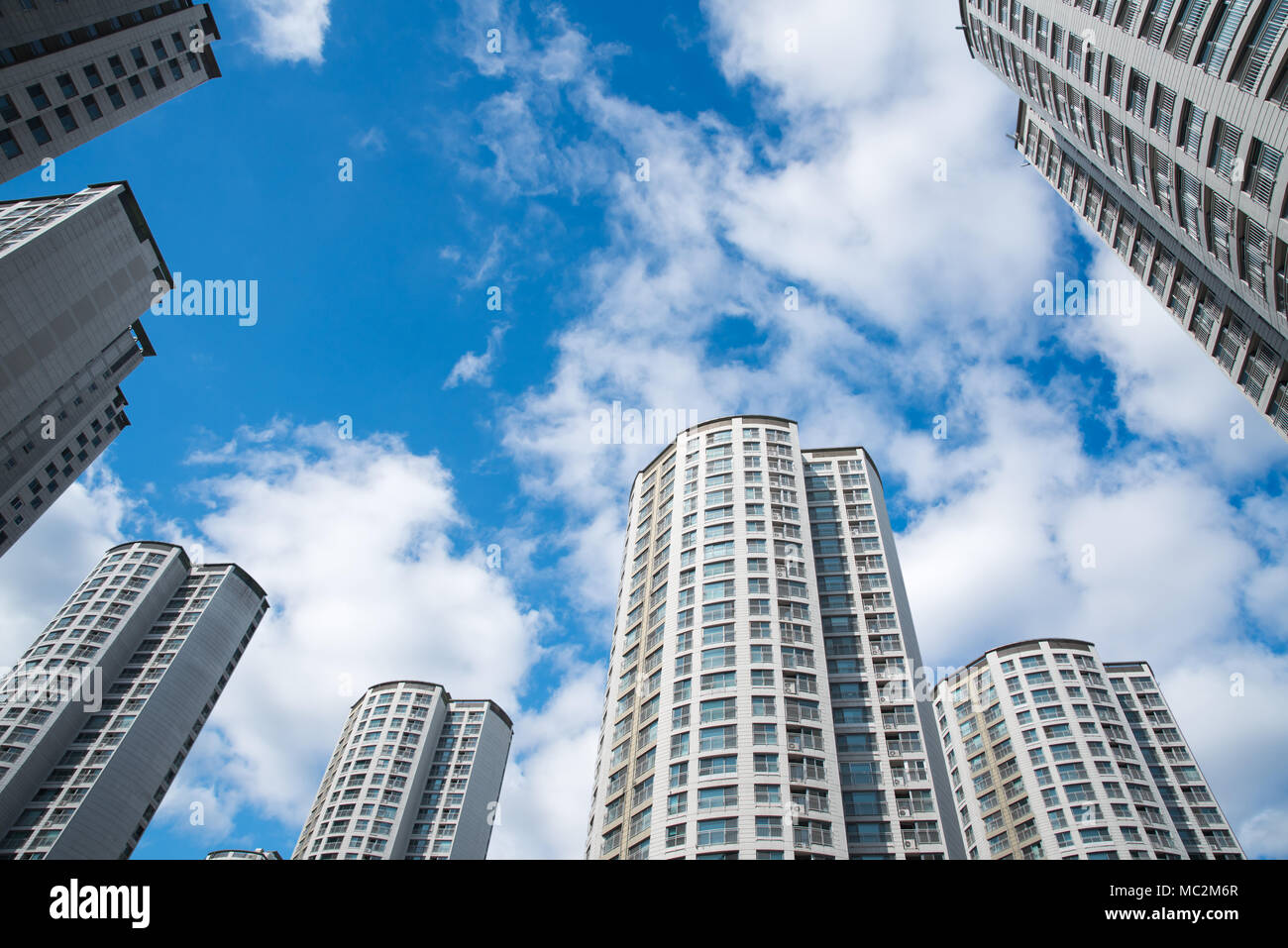 Modern sky light architecture hi-res stock photography and images - Alamy
