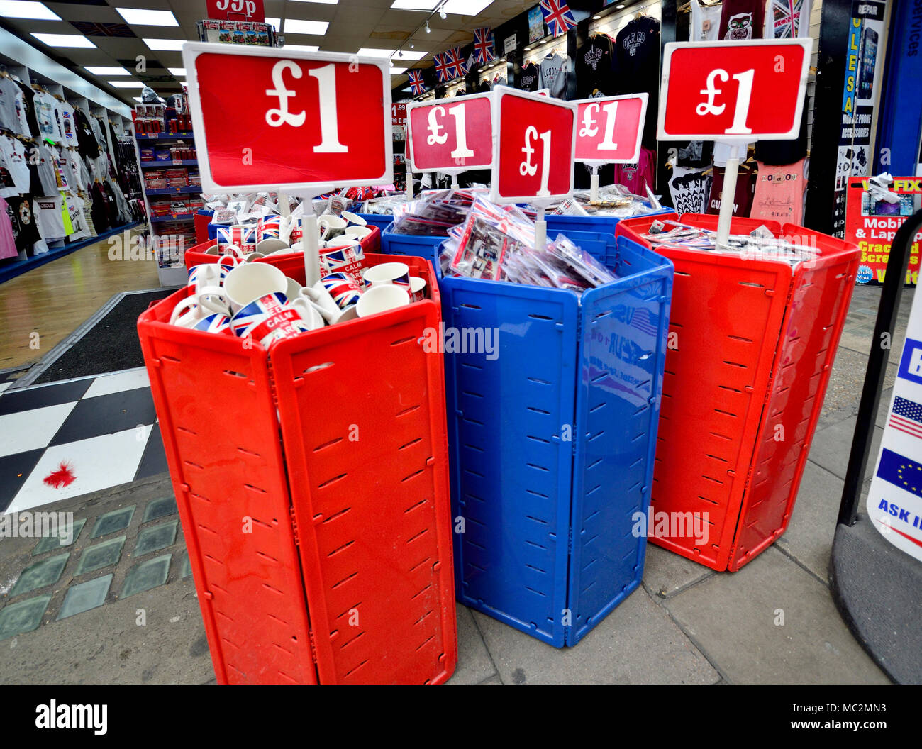 One pound shop hi-res stock photography and images - Alamy