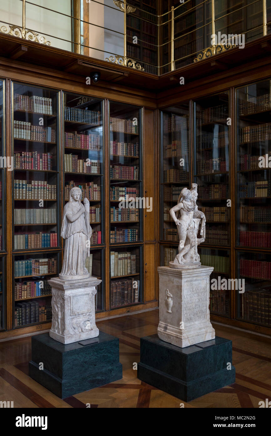 Roman copies from greek originals hi-res stock photography and images ...