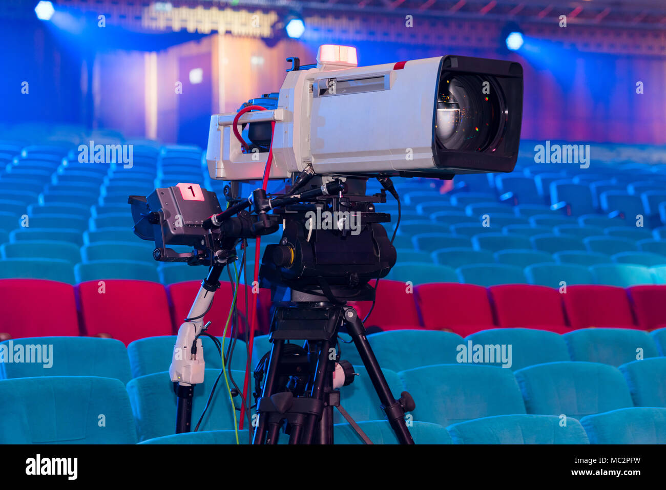 Professional tv camera hi-res stock photography and images - Alamy