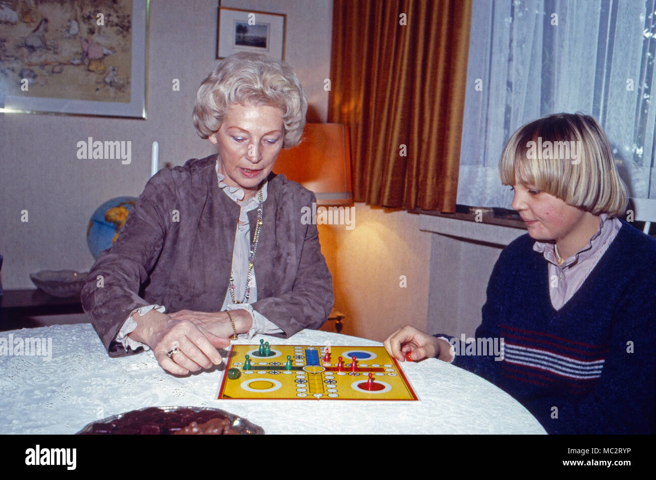 Annermarie Renger, Vizepräsidentin des Deutschen Bundestags, in ihrem ...