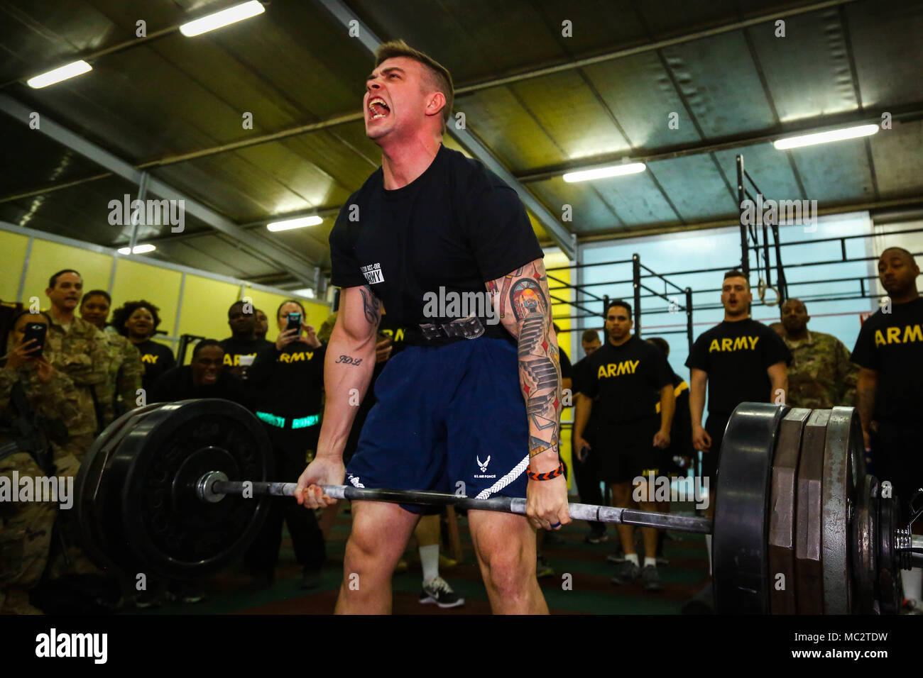 Deployed military members participate in the Camp Taji Powerlifting ...