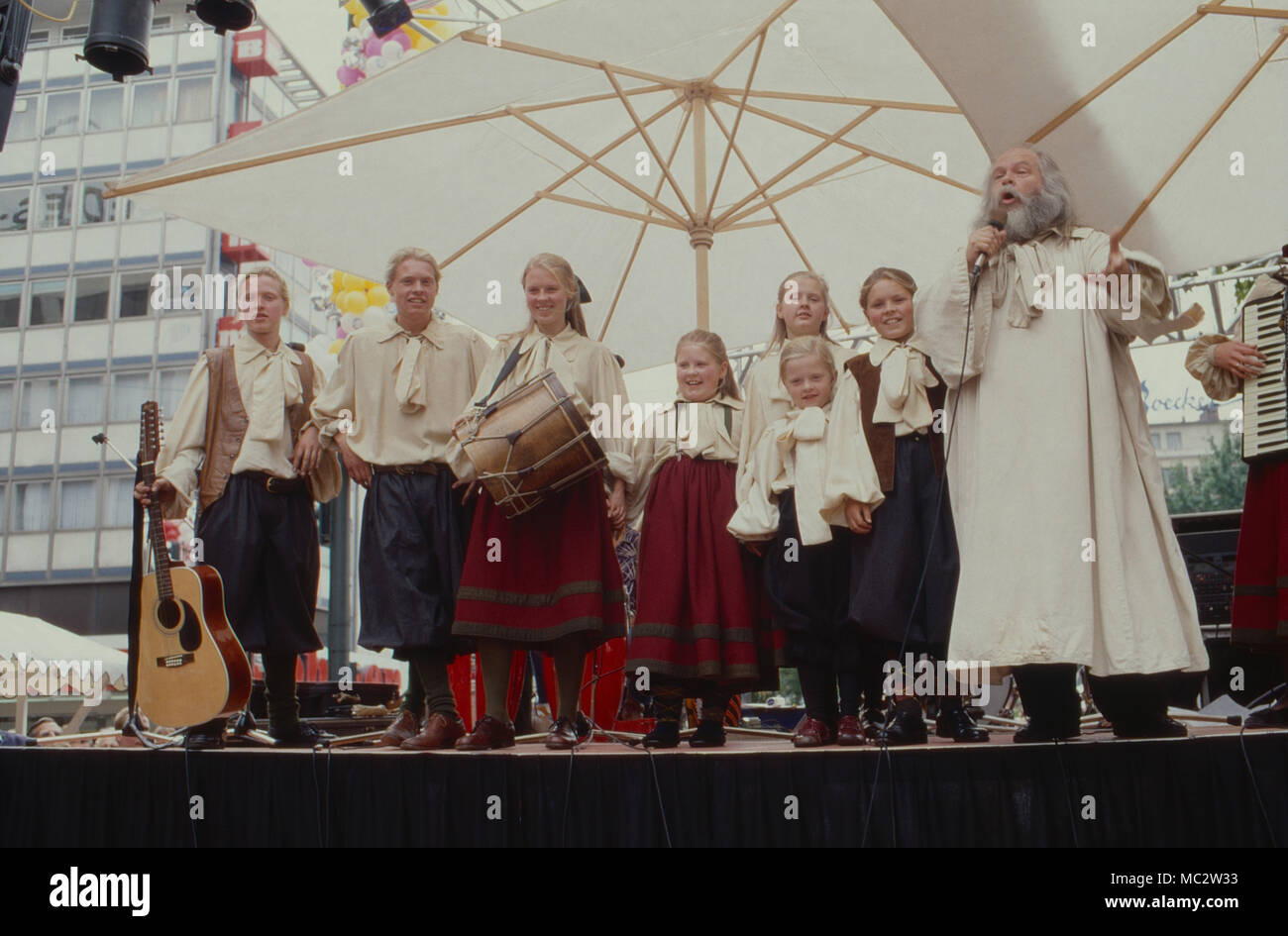 Die Musikgruppe The Kelly Family mit Vater Dan Kelly bei einem Auftritt ...