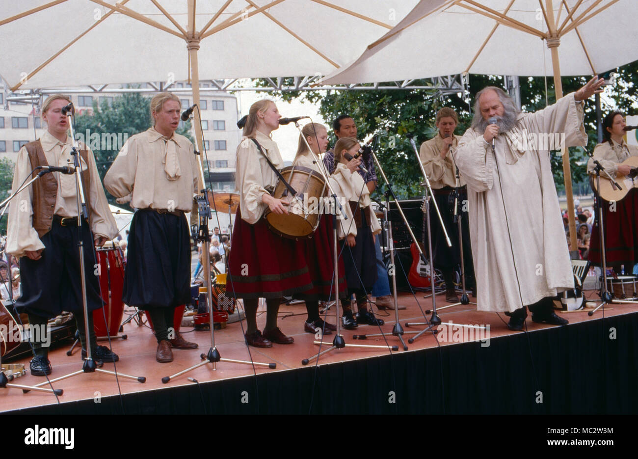 Die Musikgruppe The Kelly Family mit Vater Dan Kelly bei einem Auftritt ...