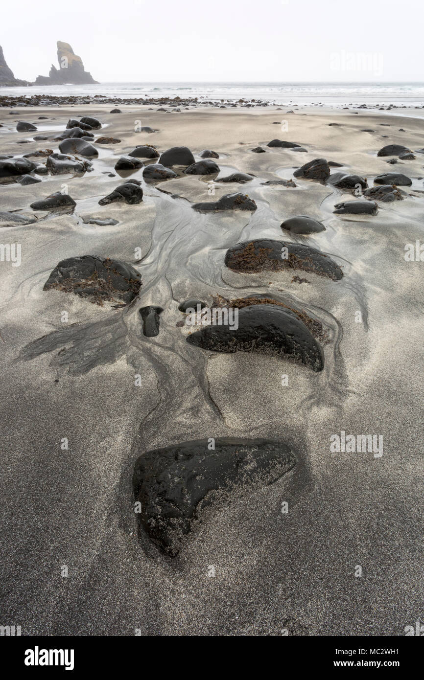 Talisker bay sea stack hi-res stock photography and images - Alamy