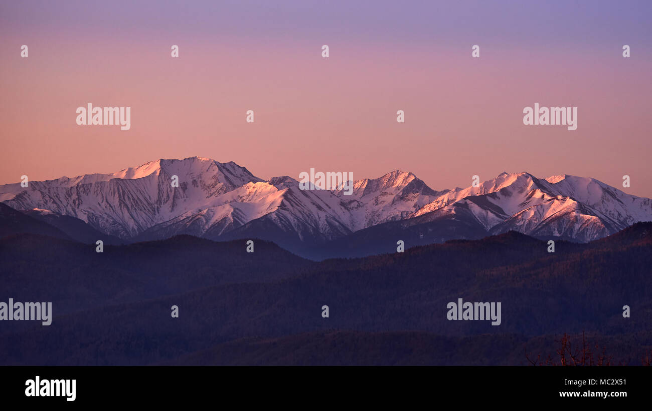 Outdoor snowy sunrise hi-res stock photography and images - Alamy