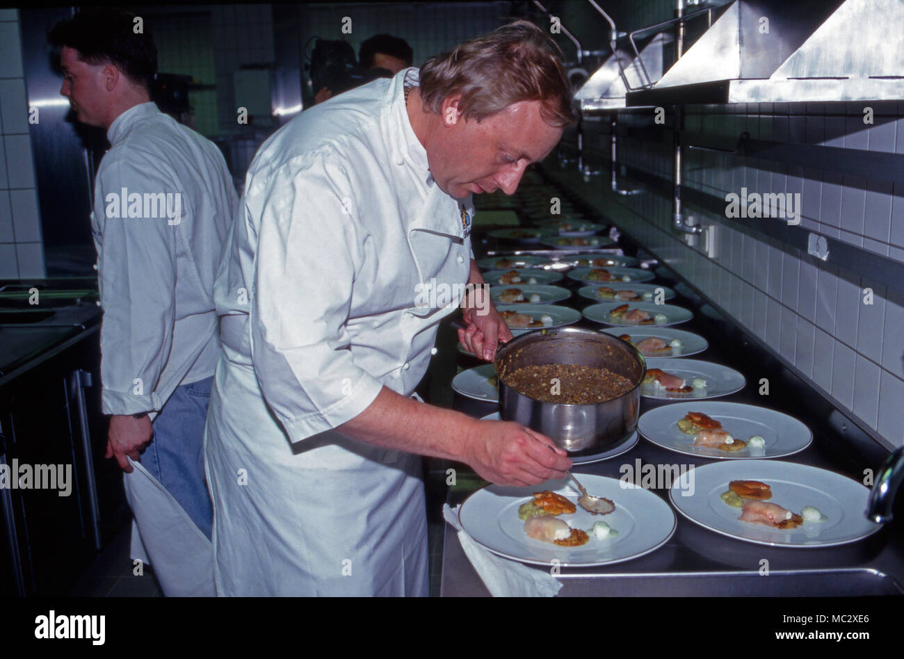 Sternekoch Alfons Schuhbeck kocht bei einem Besuch von Prinz Charles in ...