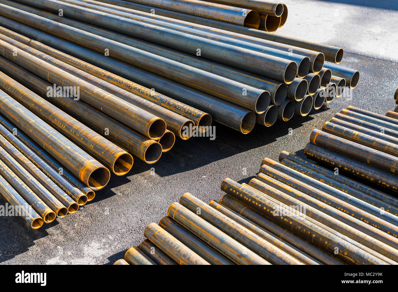 metal pipes stacked Stock Photo - Alamy