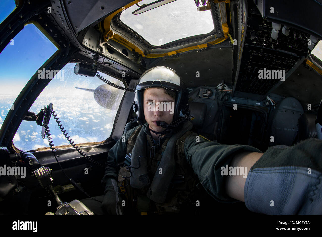 180127-N-GD109-0029 PACIFIC OCEAN (Jan. 27, 2018) Mass Communication ...