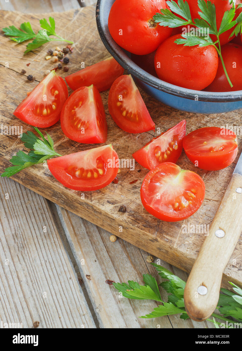 Tomato table hi-res stock photography and images - Alamy