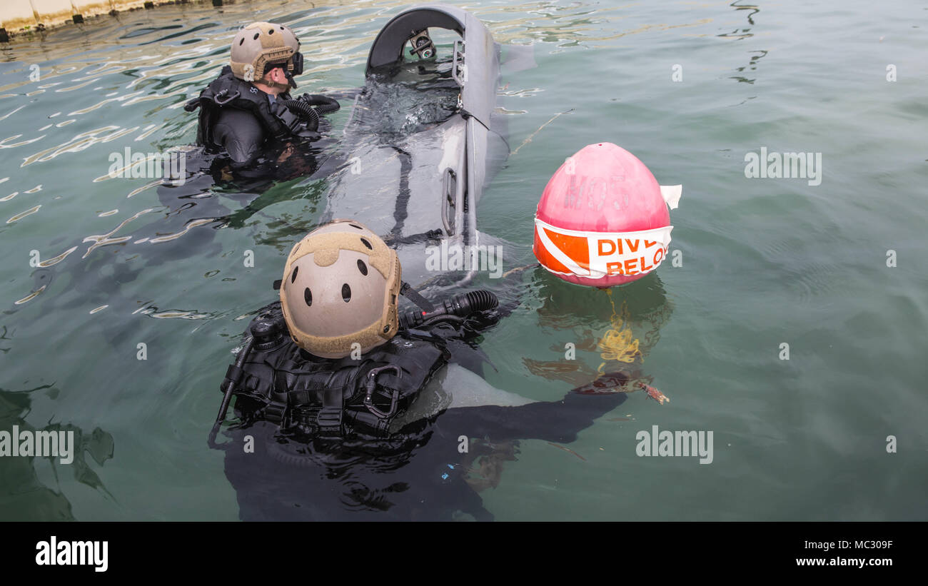 U.S. Marines with Charlie Company, 2d Reconnaissance Battalion, 2d ...