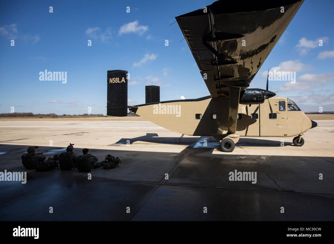 U.S. Marines and Sailors with Charlie Company, 2d Reconnaissance ...