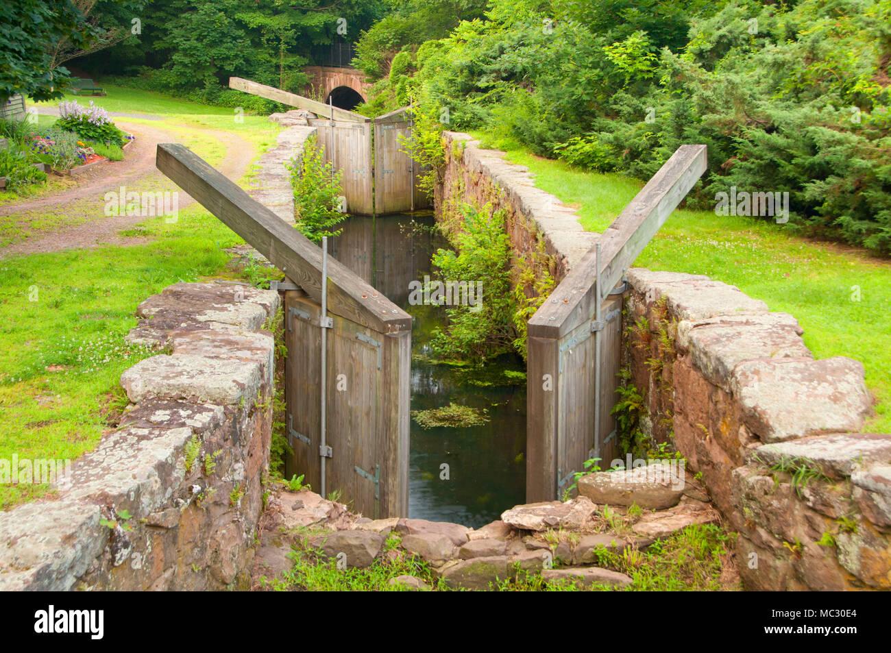 Lock 12 along Farmington Canal Heritage Trail, Lock 12 Historical Park ...