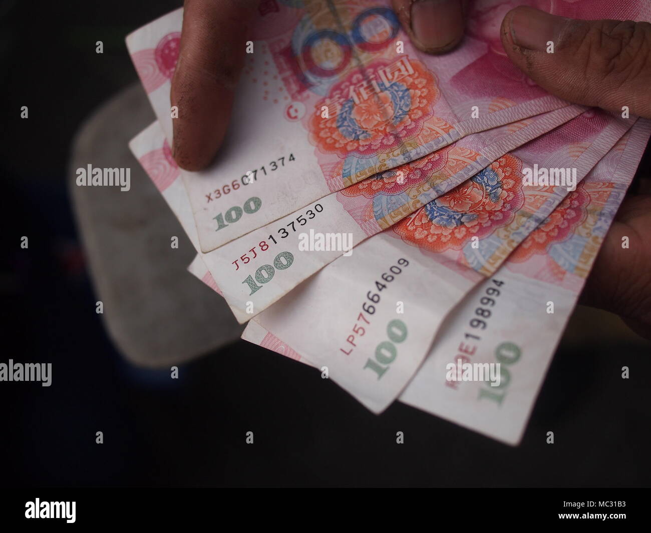 100 yuan notes hi-res stock photography and images - Alamy