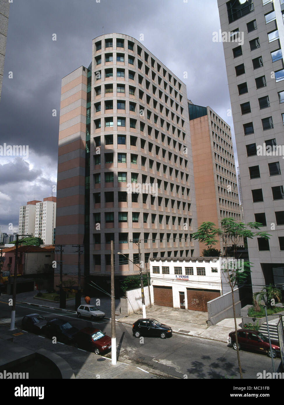 Building atrio i hi-res stock photography and images - Alamy