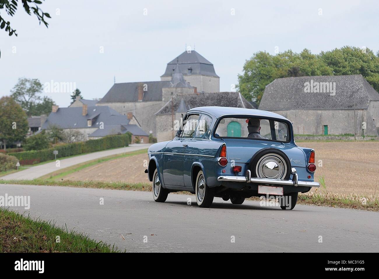 Ford anglia harry potter hi-res stock photography and images - Alamy