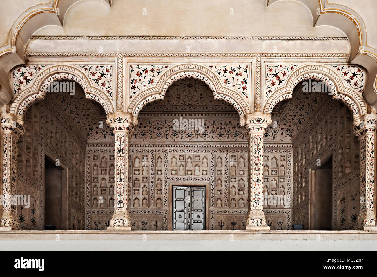 Inside red fort agra hi-res stock photography and images - Alamy