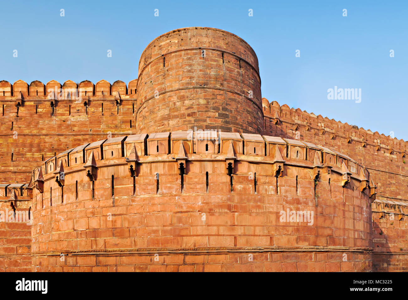 Red fort agra uttar hi-res stock photography and images - Alamy