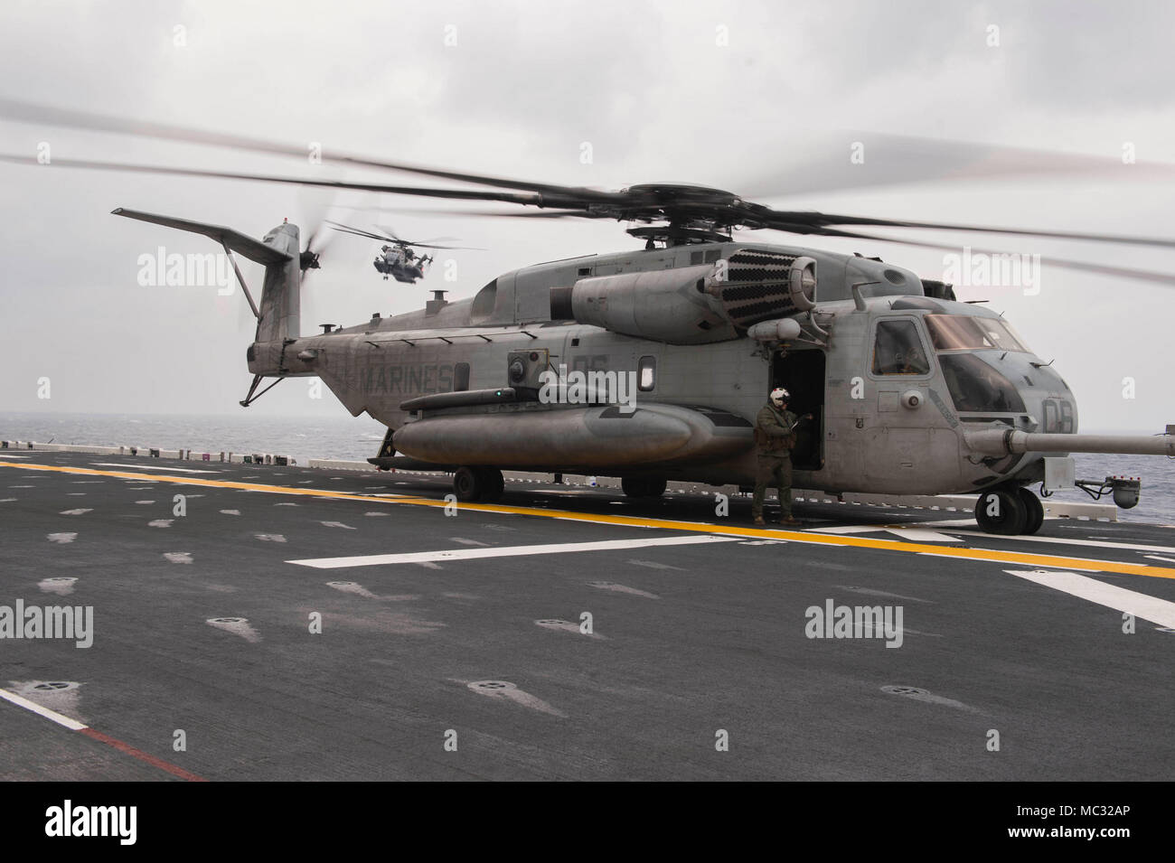 180129-N-NB544-191 PHILIPPINE SEA (Jan. 29, 2018) A CH-53E Super ...