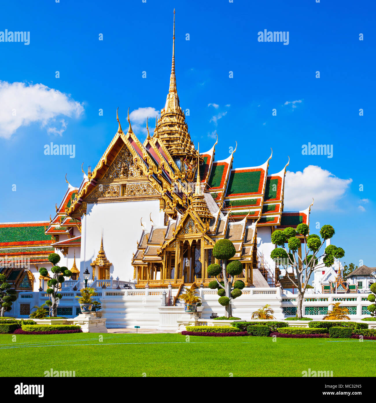 The Grand Palace is a complex of buildings at the heart of Bangkok ...