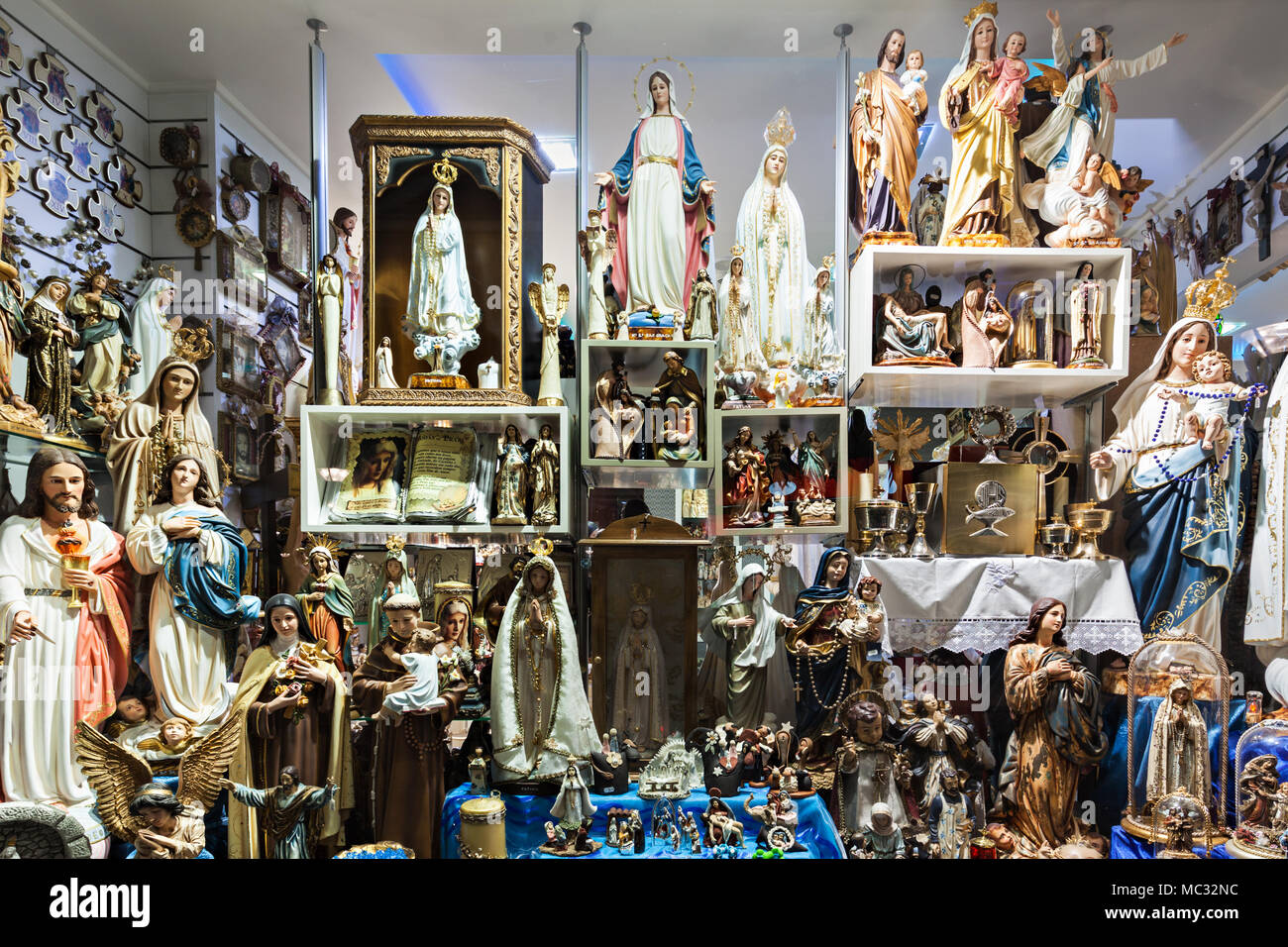 FATIMA, PORTUGAL - JUNE 29: Storefront of souvenir store on June 29 ...