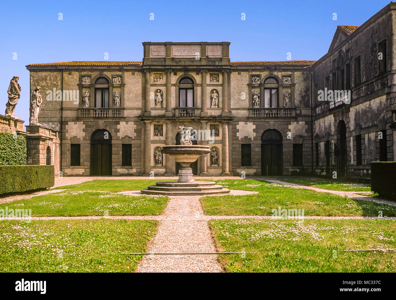 Duodo hi-res stock photography and images - Alamy