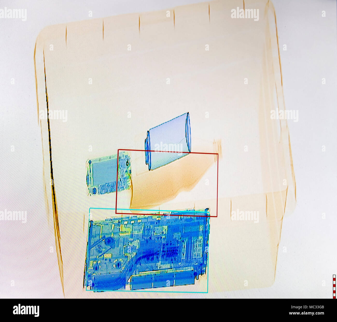 X ray of objects inside luggage hi-res stock photography and images - Alamy