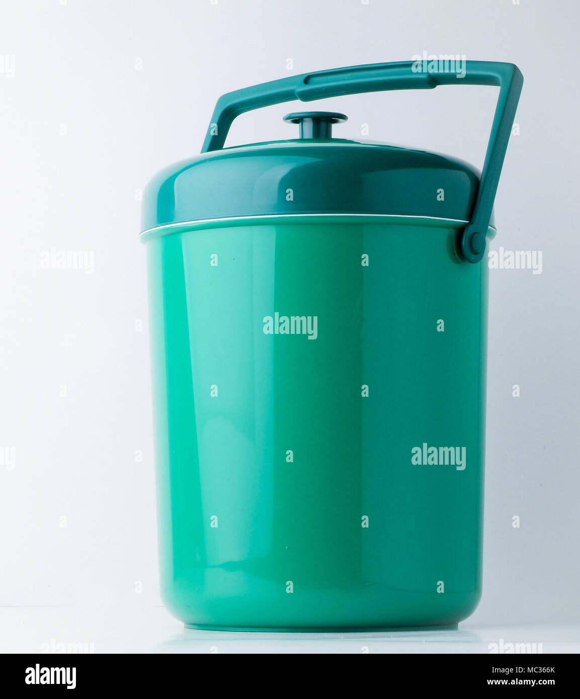 container. Insulated rice container in white Stock Photo - Alamy