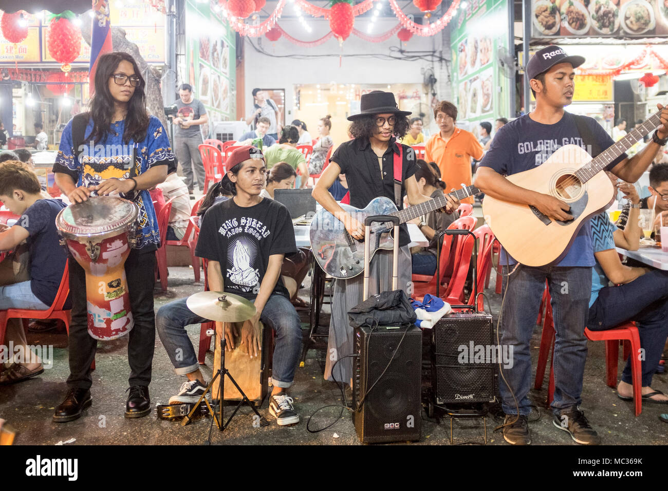 Asian Buskers Stock Photos & Asian Buskers Stock Images - Alamy