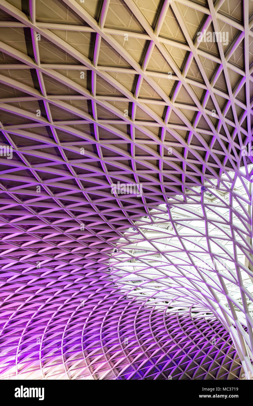 Kings cross station railway hi-res stock photography and images - Alamy