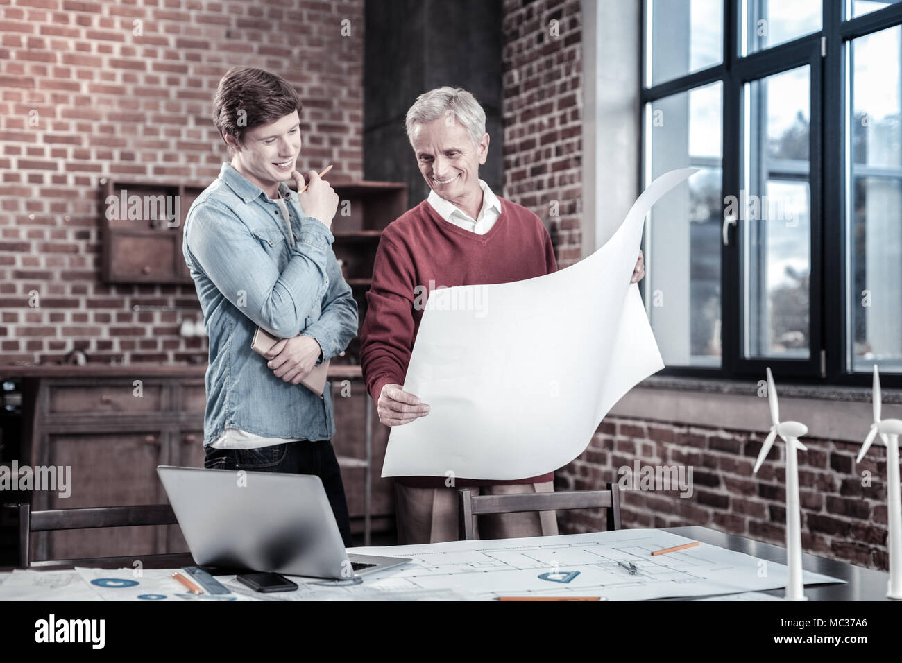 Engineer mentor hi-res stock photography and images - Alamy