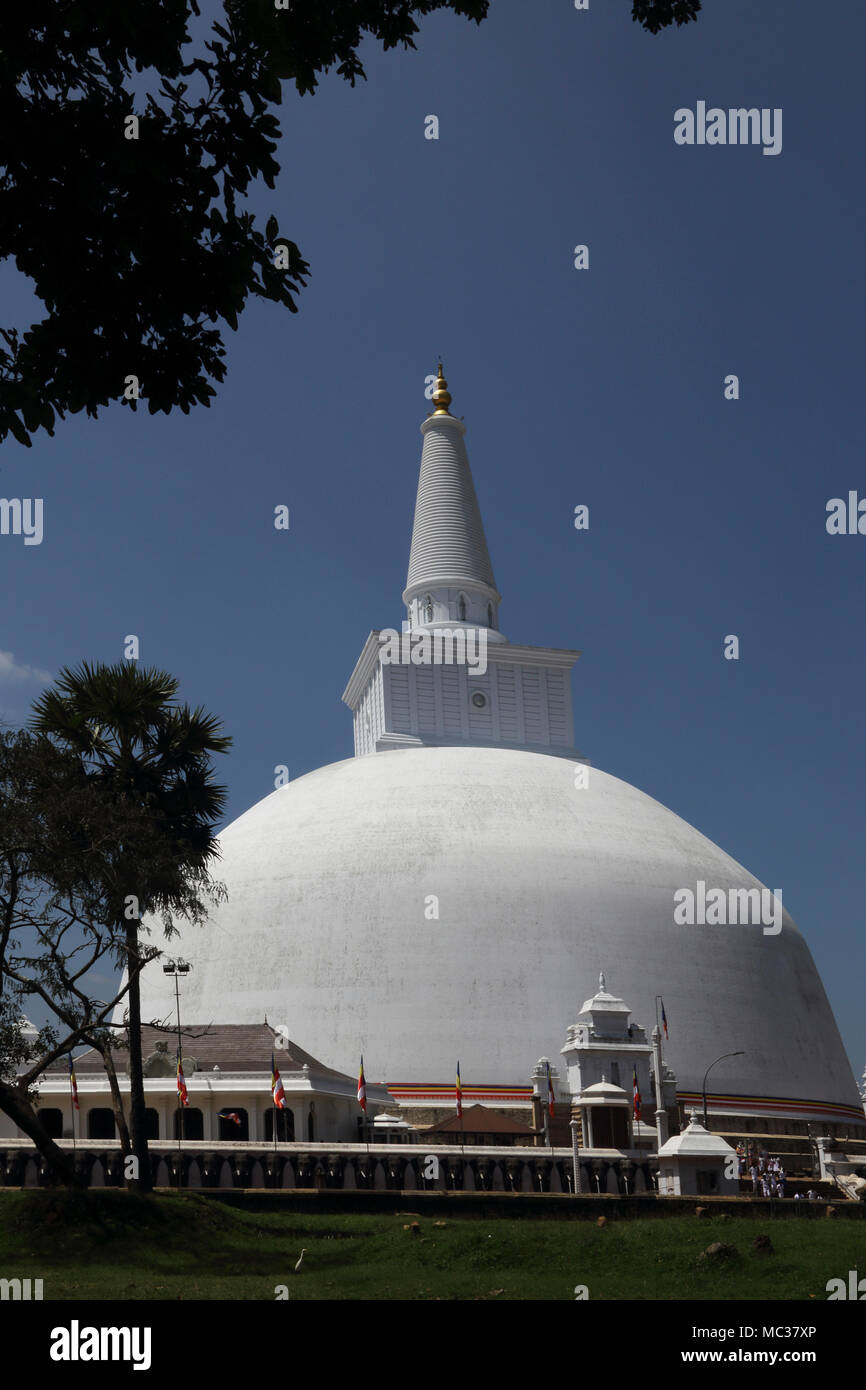 Ruwanwelisaya At Night