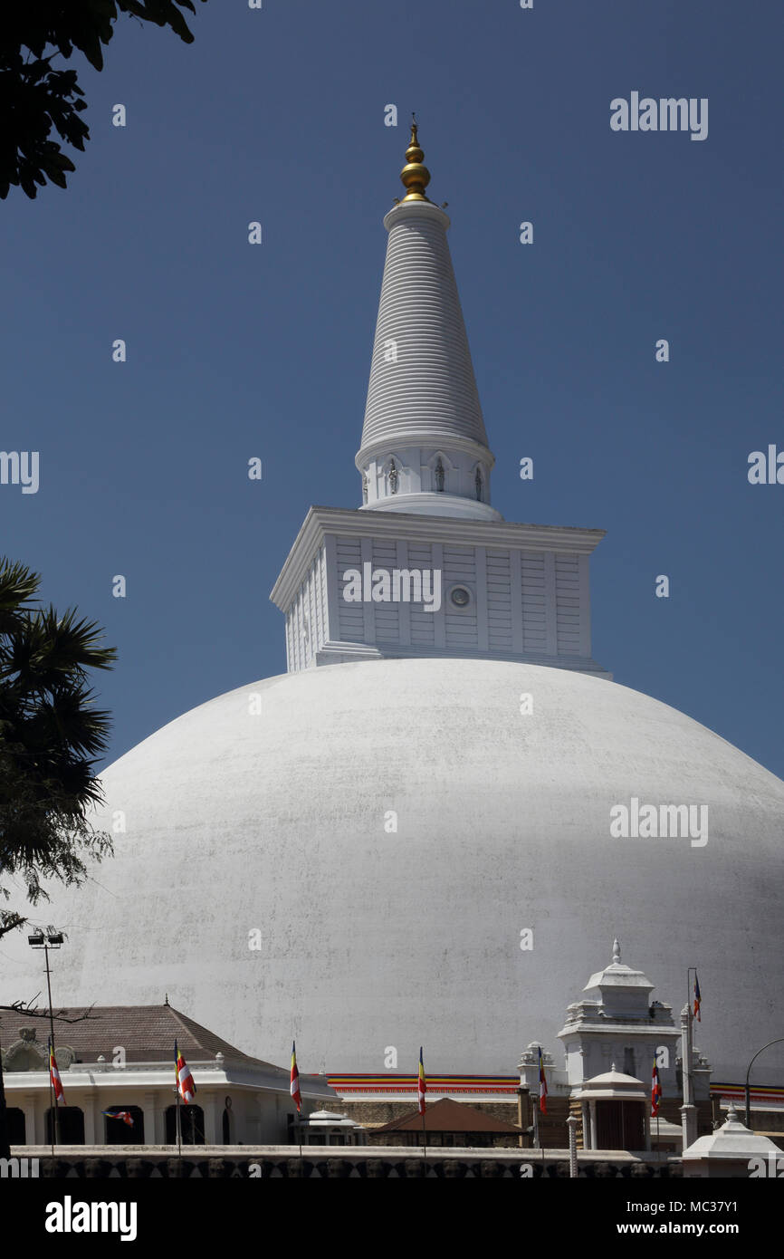 Ruwanwelisaya hi-res stock photography and images - Alamy