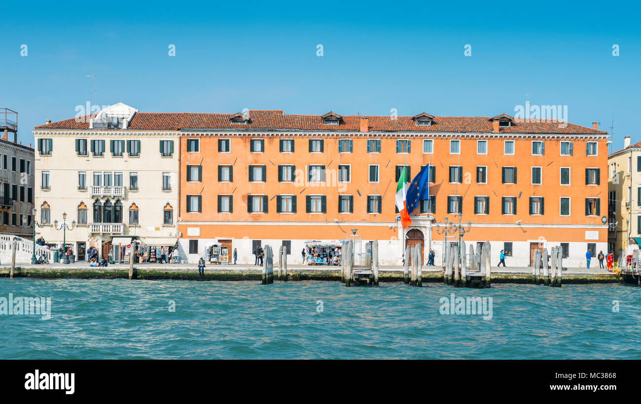 Historic waterfront buildings in Venice Stock Photo - Alamy