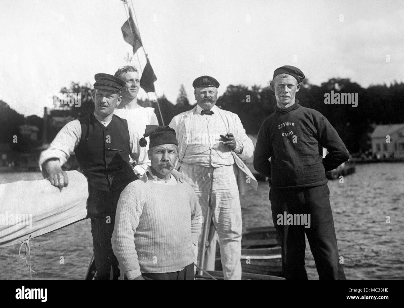 Sailboat sailors Black and White Stock Photos & Images - Alamy
