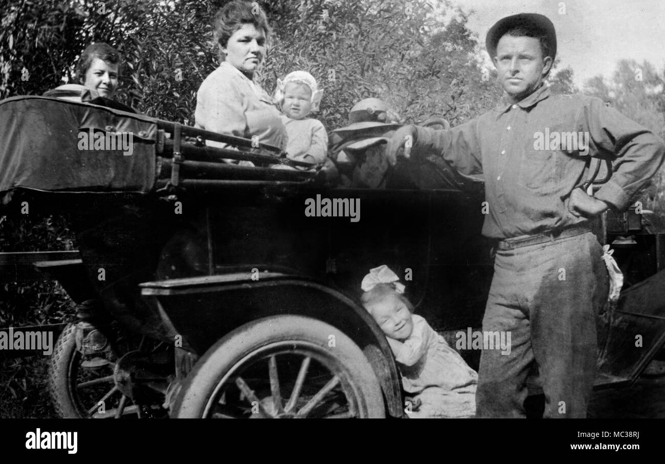 1920s family car hi-res stock photography and images - Alamy