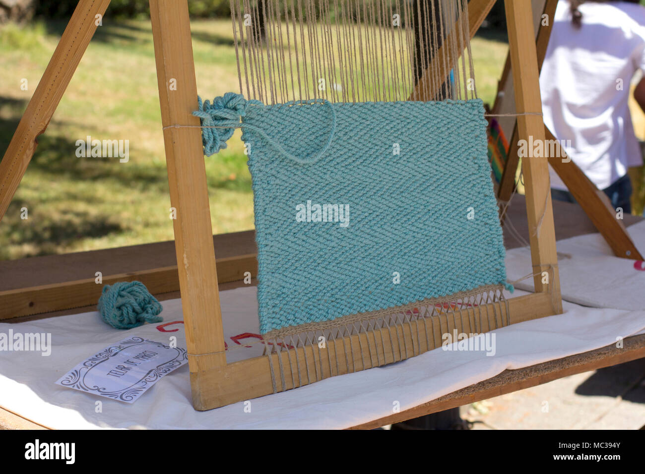 Horizontal frame loom hi-res stock photography and images - Alamy