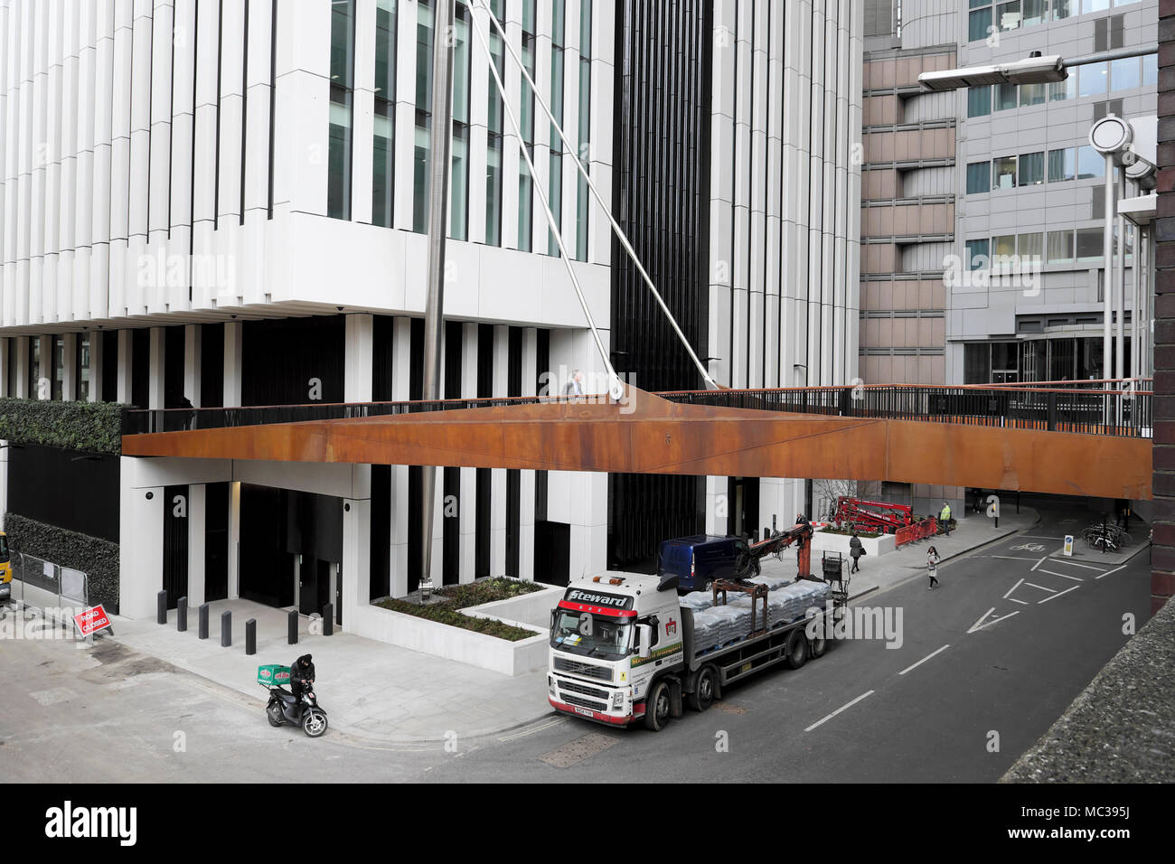 St Alphage highwalk new pedestrian walkway and London Wall Place ...